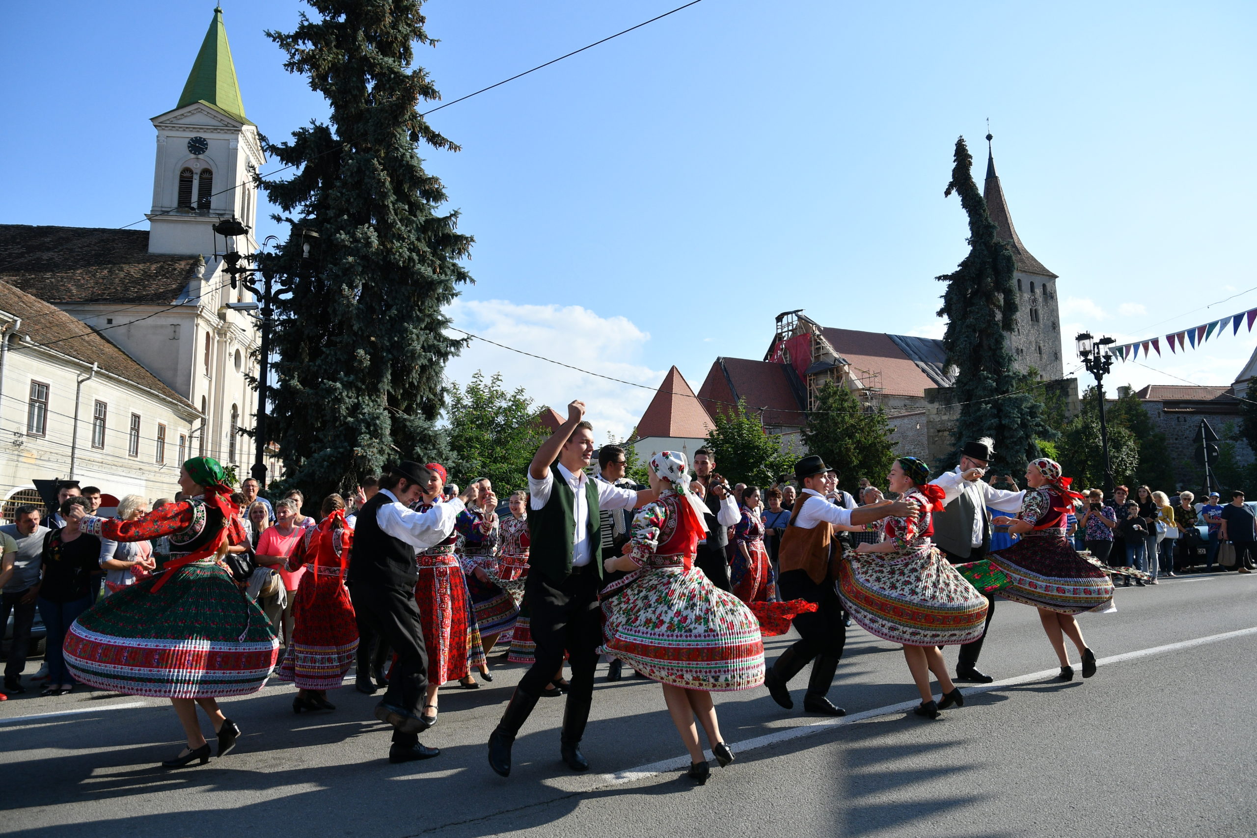 Folklórfesztivál: 4 nap, 9 ország, több mint 300 résztvevő - Kolozsvári ...